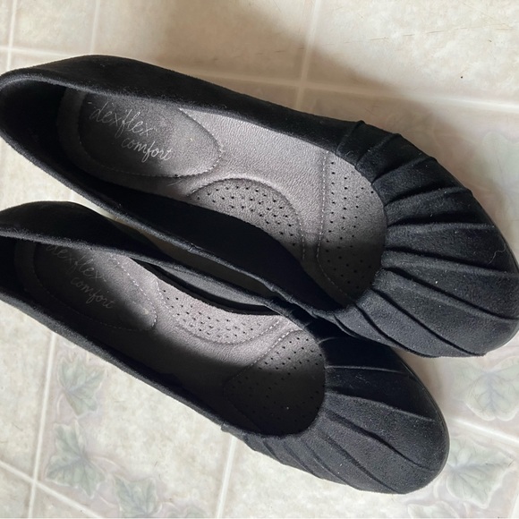 dexflex comfort | Shoes | Dexflex Comfort Faux Black Suede Wedges ...